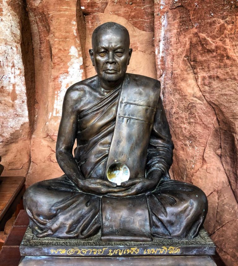 Famous Monks in Thailand | Guide to Thai Monk Statues