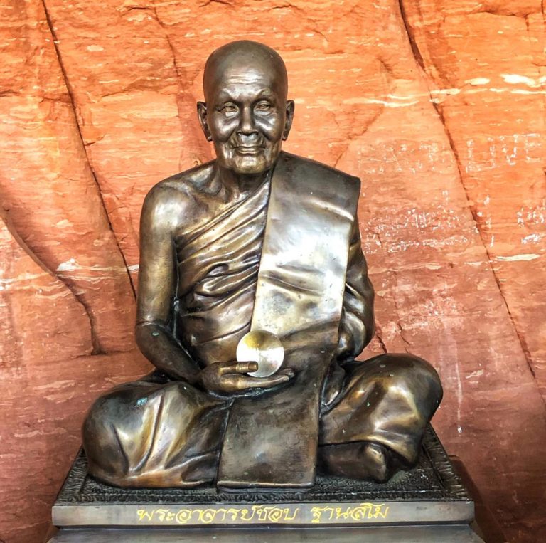 Famous Monks in Thailand | Guide to Thai Monk Statues