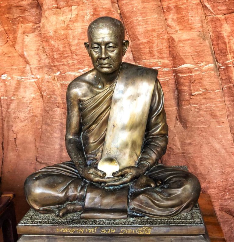 Famous Monks in Thailand | Guide to Thai Monk Statues