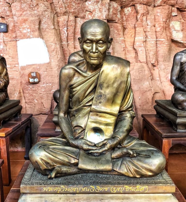 Famous Monks in Thailand | Guide to Thai Monk Statues
