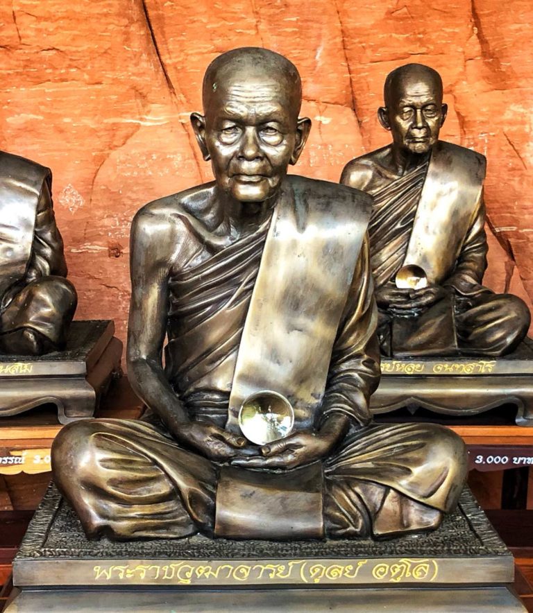 Famous Monks in Thailand | Guide to Thai Monk Statues