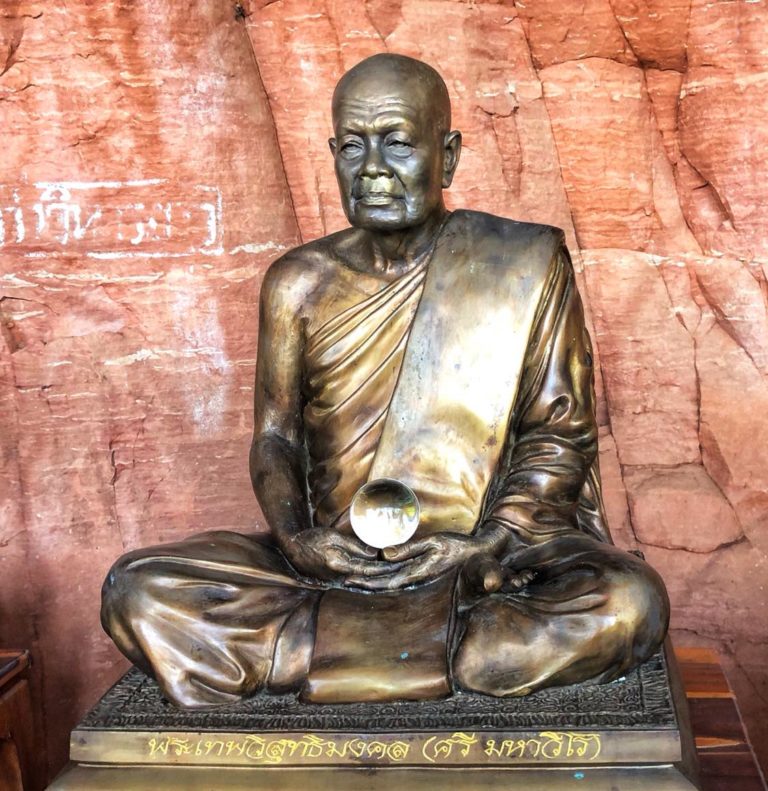 Famous Monks in Thailand | Guide to Thai Monk Statues
