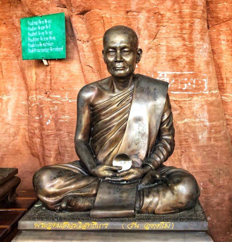 Famous Monks in Thailand | Guide to Thai Monk Statues