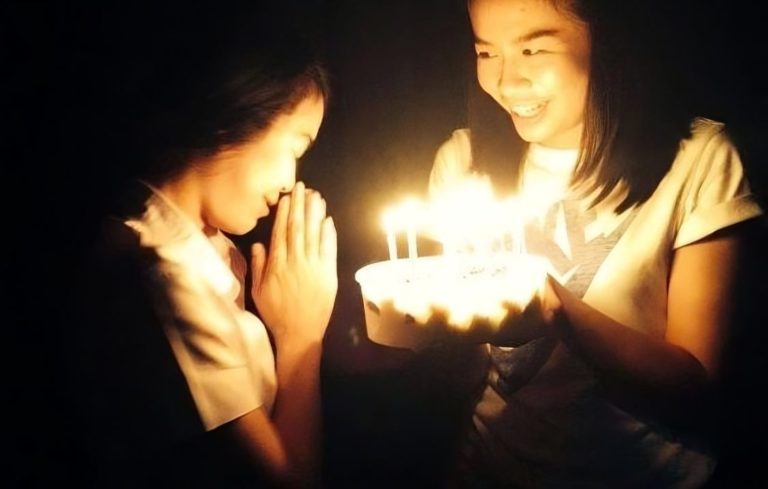 The Thai Wai: It’s Spiritual & Cultural Meaning in Thailand