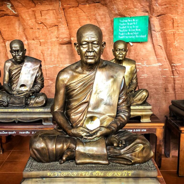 Famous Monks in Thailand | Guide to Thai Monk Statues