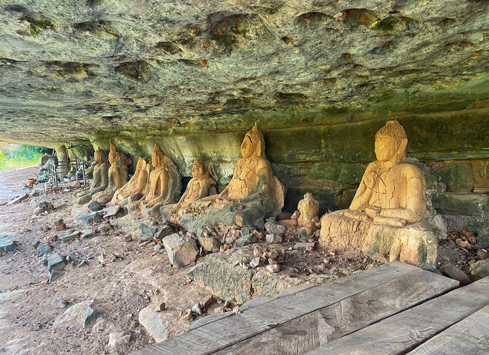 Wat Khao Tham Phra Photo Gallery (วัดเขาถ้ำพระ)